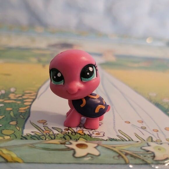 Littlest Pet Shop | Toys | Littlest Pet Shop Mini Turtle Lollie Shields ...